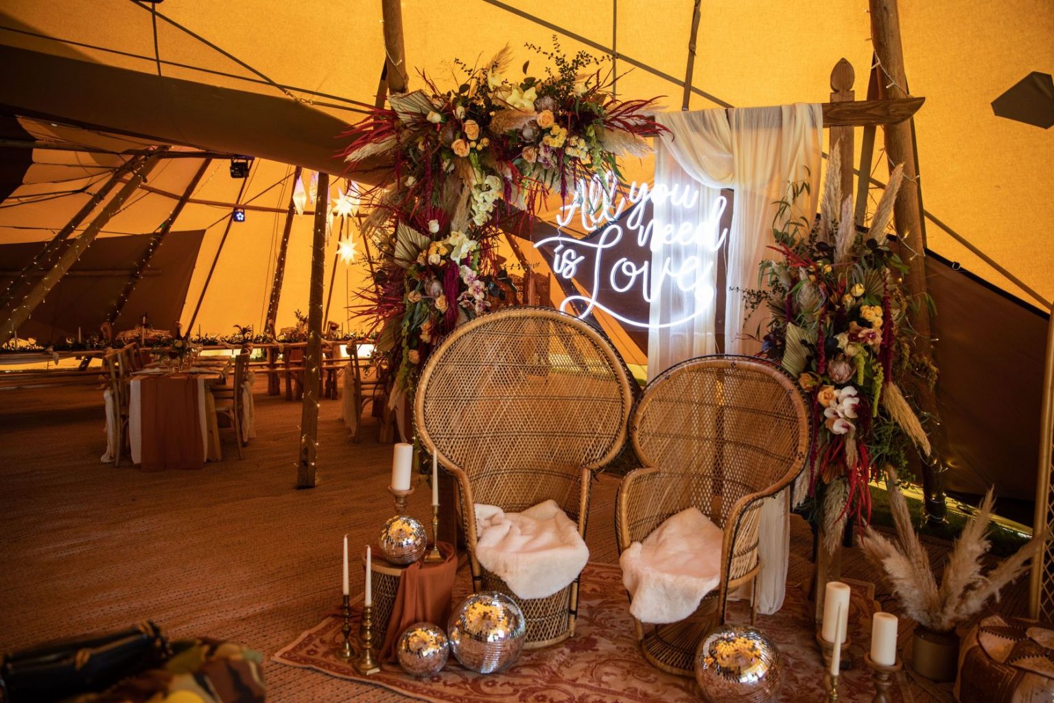 Boho wedding for Autumn tipi celebrations - Love Story Inspiration
