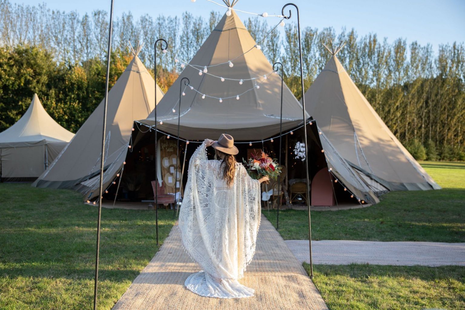 Boho wedding for Autumn tipi celebrations - Love Story Inspiration