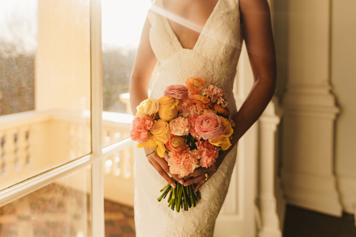 Citrus wedding inspiration for city micro wedding - Love Story Inspiration